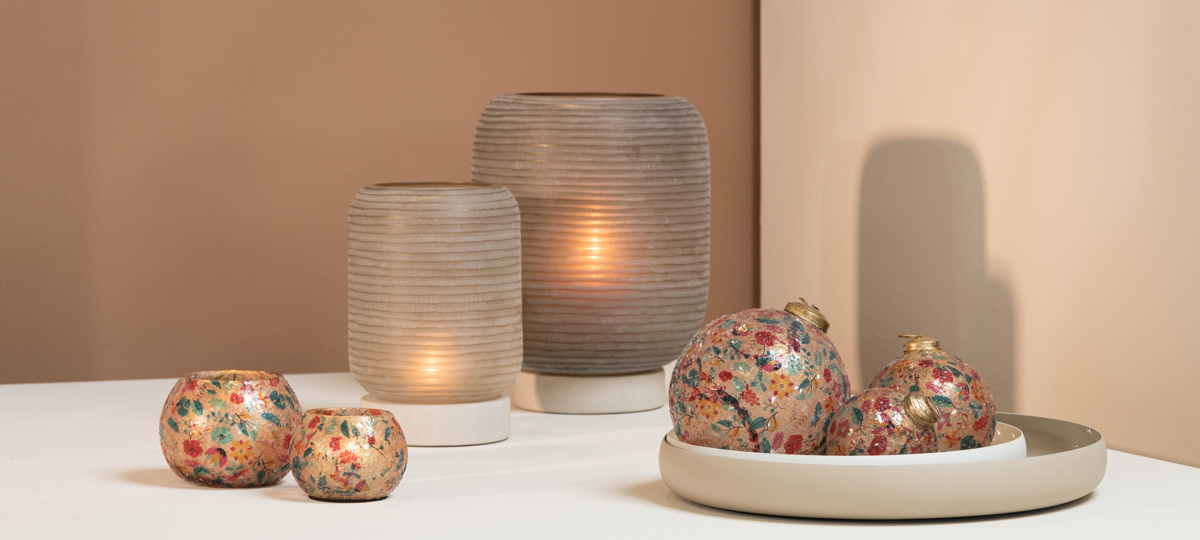 Dekocandle: atmospheric candle light & timeless decoration